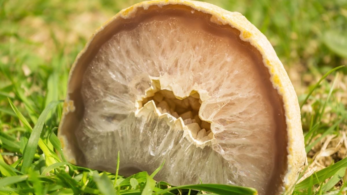 Geode Geology for Kids 7 & Up (M) - Monday, July 22, 2024, 5:00 PM ...